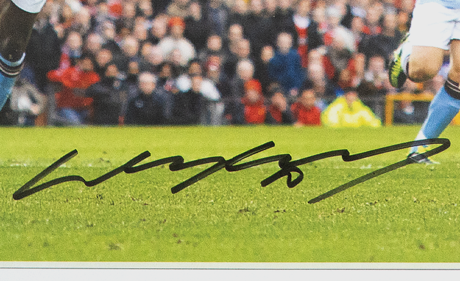 Wayne Rooney Autograph: Authentic Examples & Value